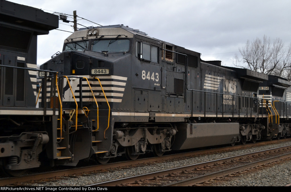 NS C40-8W 8443 on H68